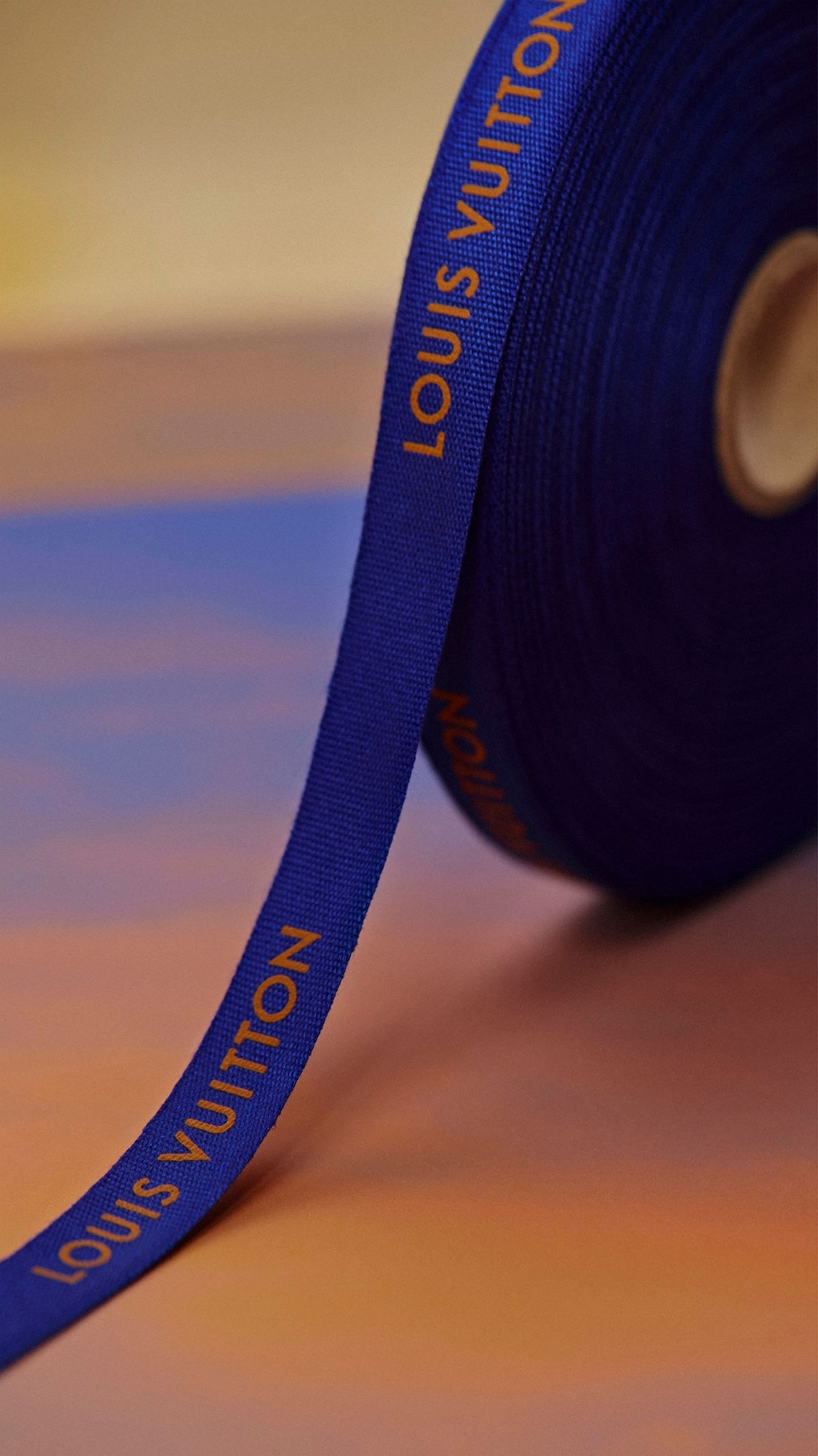 Louis Vuitton Services - Art of Gifting | LOUIS VUITTON