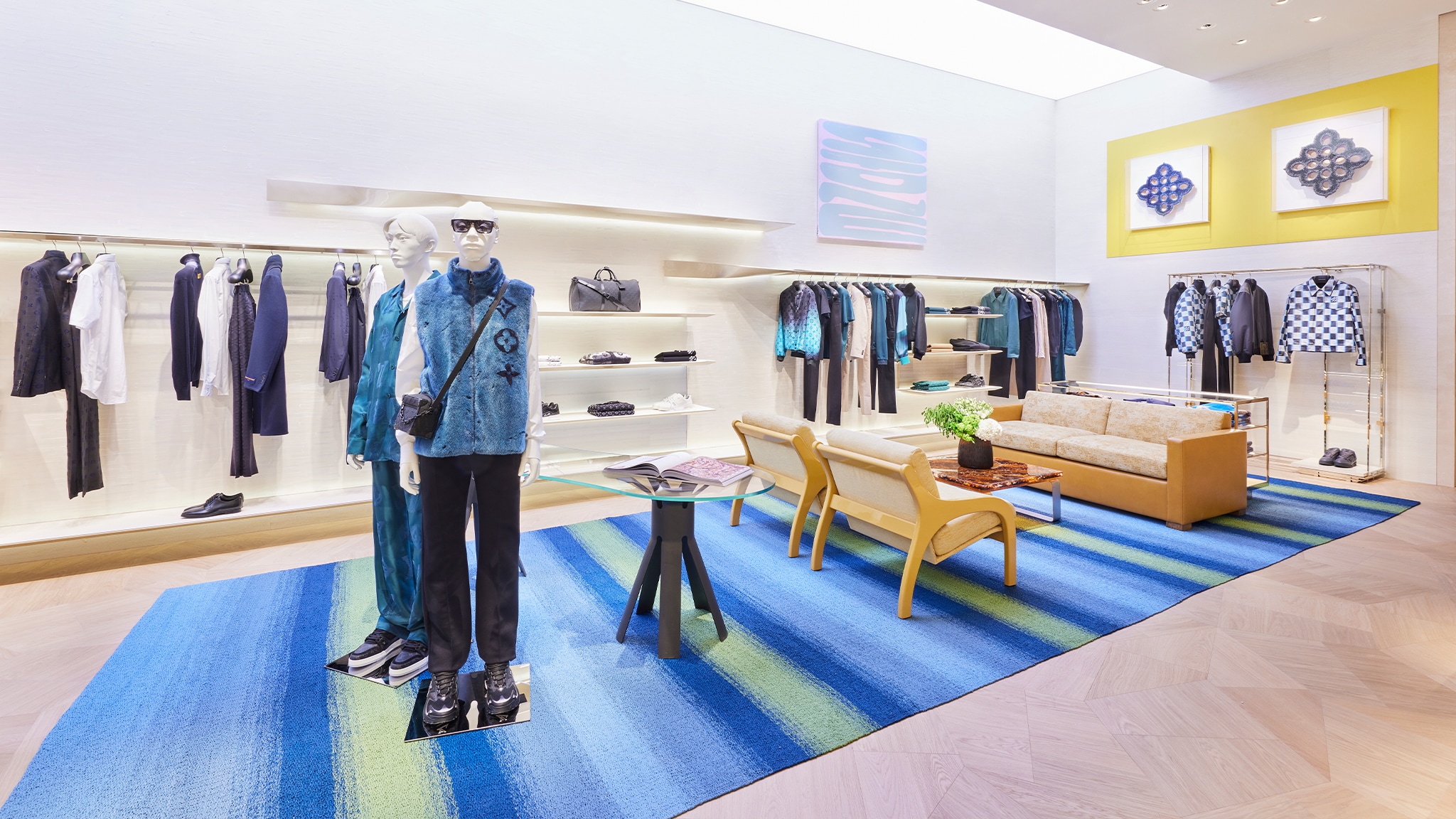 Louis Vuitton Dubai Mall Fashion Avenue in Dubai, United Arab Emirates ...