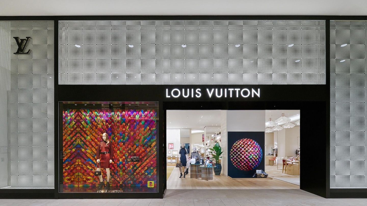 Louis Vuitton Tokyo Takashimaya Shinjuku Store in Shibuya-ku, Japan ...