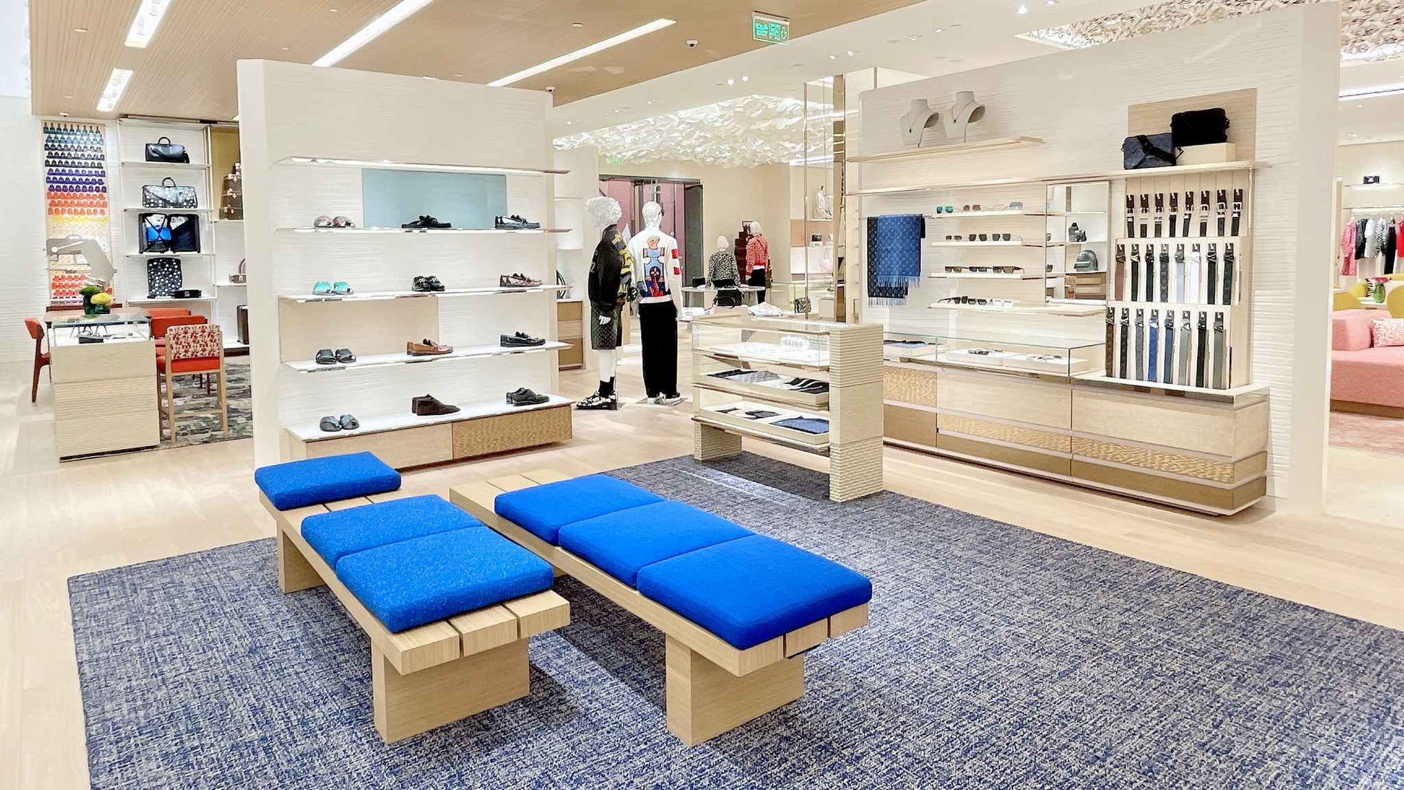 Louis Vuitton Kuwait Salhia Store in 13071 Safat, Kuwait | LOUIS VUITTON