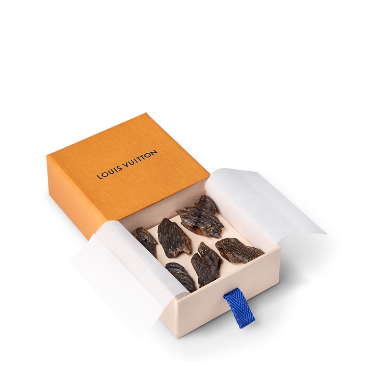 Oud perfume and fragrance | LOUIS VUITTON